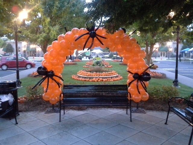 Halloween Arch with Spiders – Balloonscharlotte